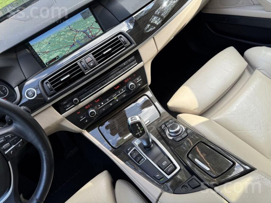 Blue BMW 525 2011 in Riga, with an engine capacity of 3.00 L and mileage of 330 thousand km for 7770 €, photo 15 on AUTOMOTO.COM.LV