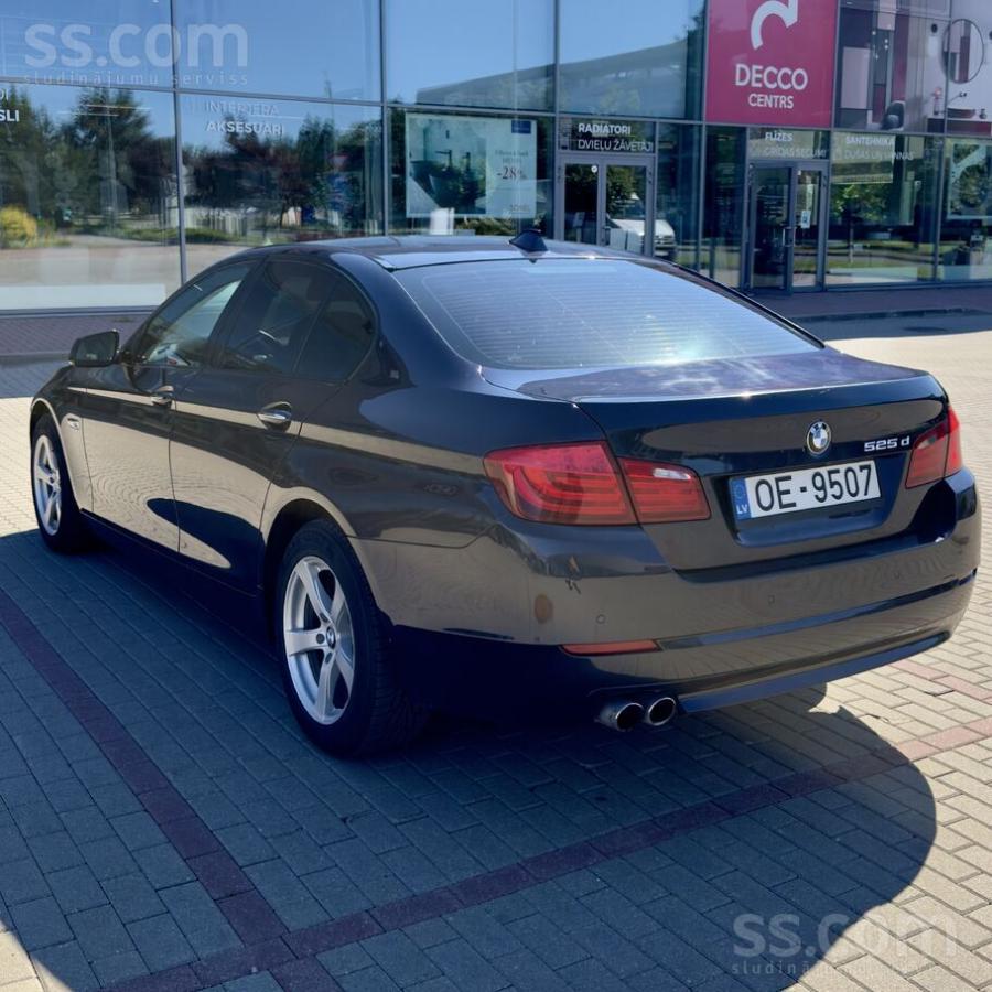 Zils BMW 525 2012 Rīga, ar dzinēja tilpumu 3.00 L un nobraukumu 398 tūkst. km par 7800 €, foto 5 vietnē AUTOMOTO.COM.LV