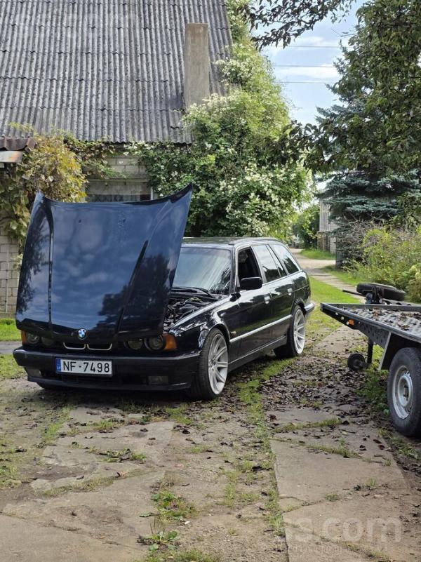 Zils BMW 525 1995 Jēkabpils, ar dzinēja tilpumu 3.00 L un nobraukumu 422 tūkst. km par 5500 €, foto 1 vietnē AUTOMOTO.COM.LV