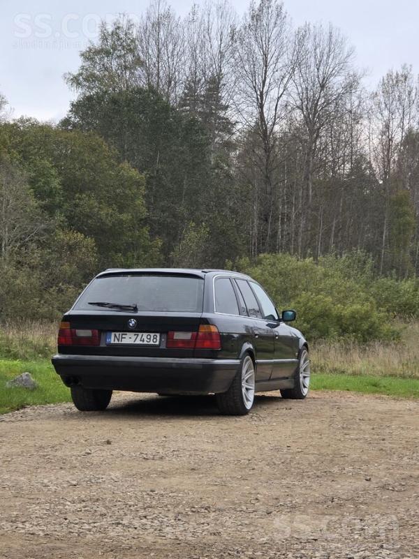 Zils BMW 525 1995 Jēkabpils, ar dzinēja tilpumu 3.00 L un nobraukumu 422 tūkst. km par 5500 €, foto 3 vietnē AUTOMOTO.COM.LV