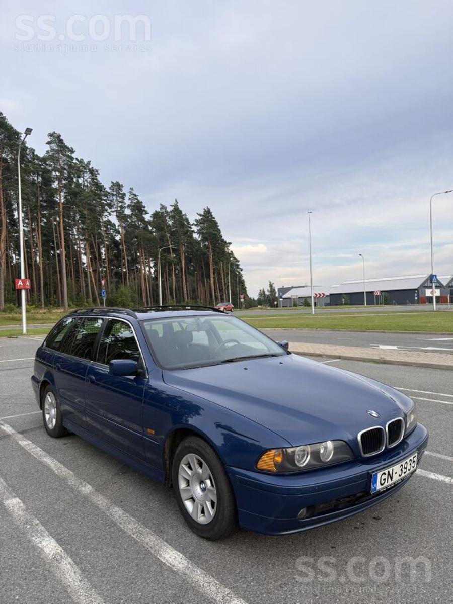 Zils BMW 525 2000 Rīga, ar dzinēja tilpumu 2.50 L un nobraukumu 194 tūkst. km par 4650 €, foto 1 vietnē AUTOMOTO.COM.LV