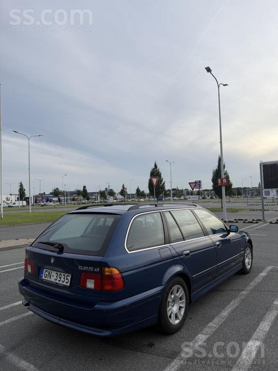 Zils BMW 525 2000 Rīga, ar dzinēja tilpumu 2.50 L un nobraukumu 194 tūkst. km par 4650 €, foto 5 vietnē AUTOMOTO.COM.LV