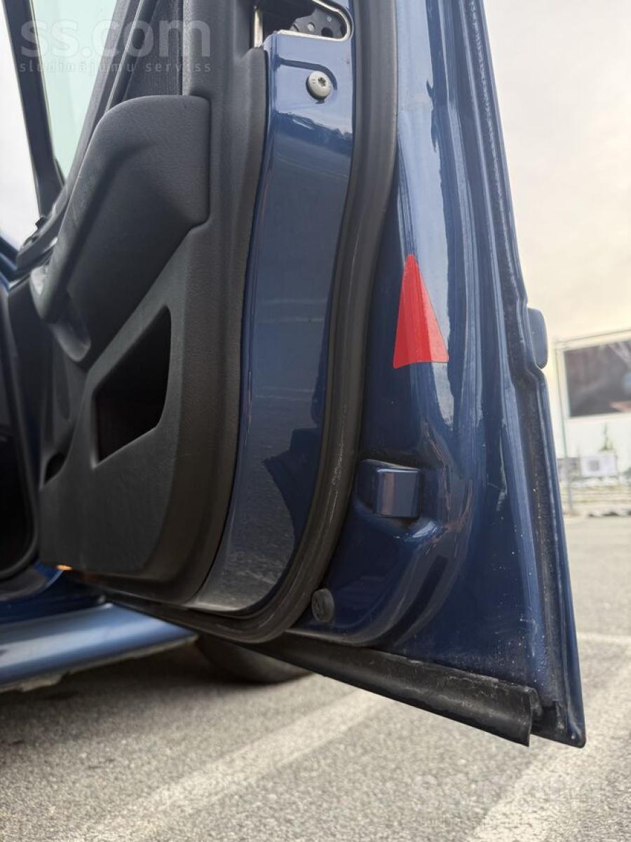Zils BMW 525 2000 Rīga, ar dzinēja tilpumu 2.50 L un nobraukumu 194 tūkst. km par 4650 €, foto 18 vietnē AUTOMOTO.COM.LV