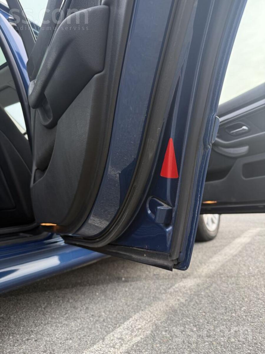 Zils BMW 525 2000 Rīga, ar dzinēja tilpumu 2.50 L un nobraukumu 194 tūkst. km par 4650 €, foto 19 vietnē AUTOMOTO.COM.LV