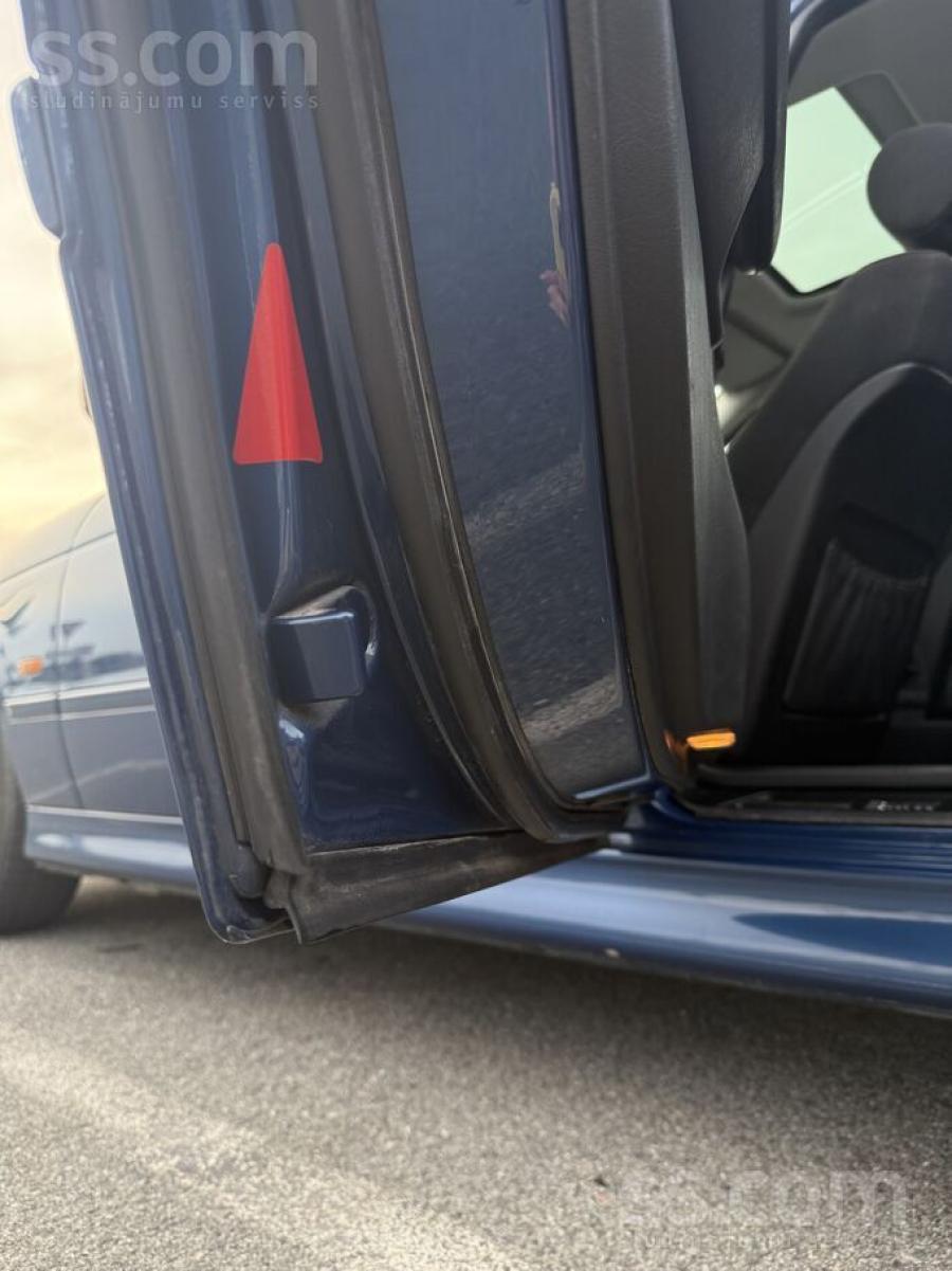 Zils BMW 525 2000 Rīga, ar dzinēja tilpumu 2.50 L un nobraukumu 194 tūkst. km par 4650 €, foto 20 vietnē AUTOMOTO.COM.LV