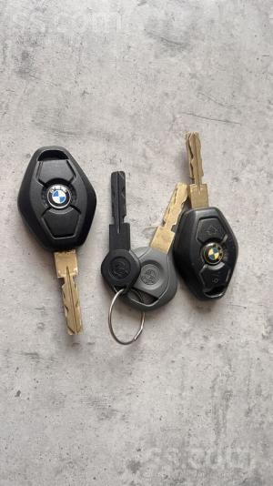 Zils BMW 525 2000 Rīga, ar dzinēja tilpumu 2.50 L un nobraukumu 194 tūkst. km par 4650 €, foto 25 vietnē AUTOMOTO.COM.LV