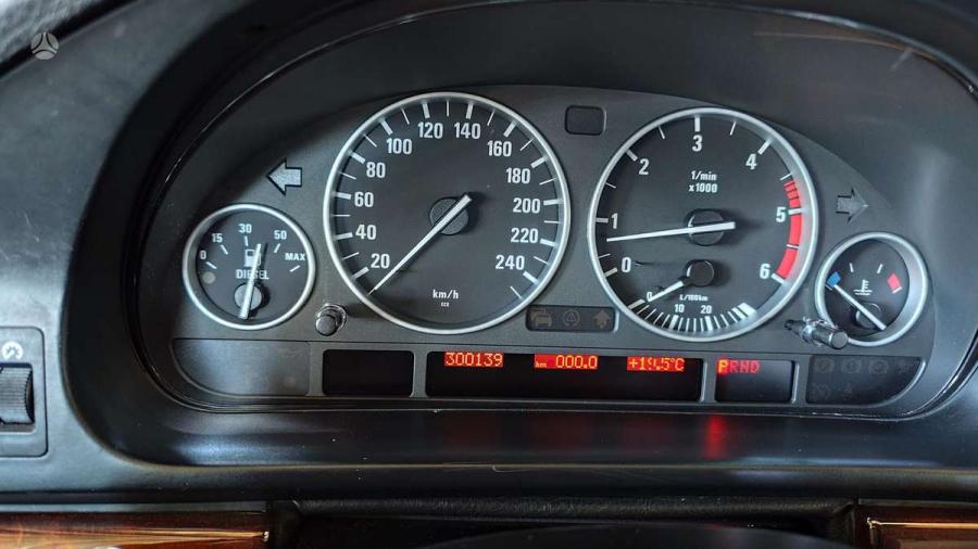 Zils BMW 525 2001 Klaipėda, ar dzinēja tilpumu 2.50 L un nobraukumu 300 tūkst. km par 2700 €, foto 16 vietnē AUTOMOTO.COM.LV