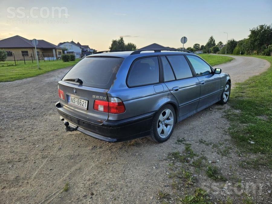 Zils BMW 525 2001 Jēkabpils, ar dzinēja tilpumu 2.50 L un nobraukumu 387 tūkst. km par 1700 €, foto 4 vietnē AUTOMOTO.COM.LV