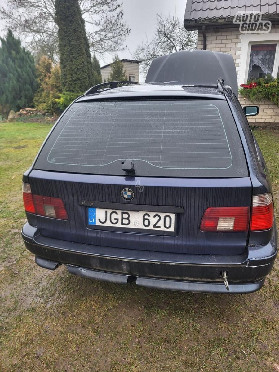 Blue BMW 525 2002 in Sakiai, with an engine capacity of 2.50 L and mileage of 370 thousand km for 850 €, photo 5 on AUTOMOTO.COM.LV