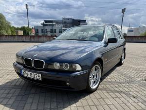 Zils BMW 525 2002 Rīga, ar dzinēja tilpumu 2.50 L un nobraukumu 210 tūkst. km par 2500 €, foto  vietnē AUTOMOTO.COM.LV