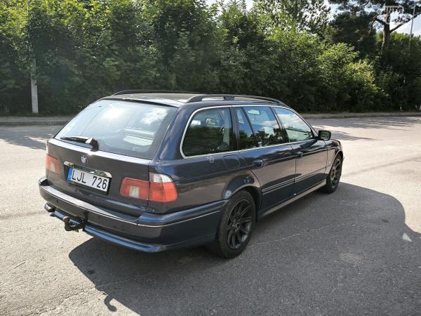 Blue BMW 525 2002 in Vilnius, with an engine capacity of 2.50 L and mileage of 389 thousand km for 3000 €, photo 4 on AUTOMOTO.COM.LV