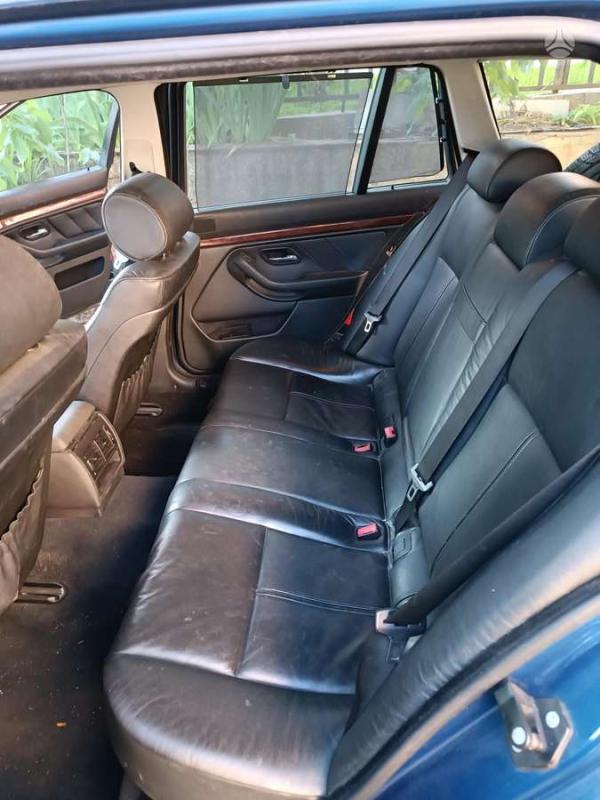 Zils BMW 525 2002 Viļņa, ar dzinēja tilpumu 2.49 L un nobraukumu 327 tūkst. km par 1700 €, foto 5 vietnē AUTOMOTO.COM.LV