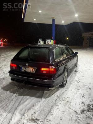 Zils BMW 525 2003 Kuldīga, ar dzinēja tilpumu 2.50 L un nobraukumu 370 tūkst. km par 2500 €, foto 2 vietnē AUTOMOTO.COM.LV