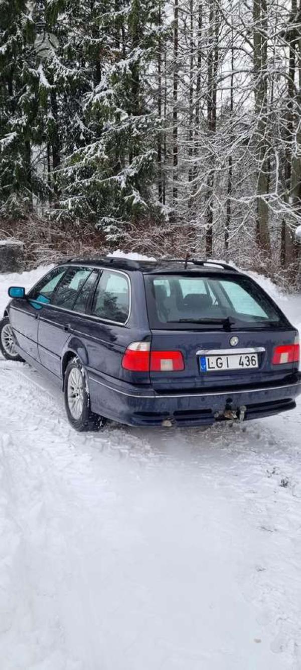 Blue BMW 525 2003 in Vilnius, with an engine capacity of 2.50 L and mileage of 321 thousand km for 1850 €, photo 5 on AUTOMOTO.COM.LV