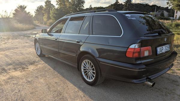 Blue BMW 525 2003 in Kaunas, with an engine capacity of 2.50 L and mileage of 351 thousand km for 1800 €, photo 1 on AUTOMOTO.COM.LV