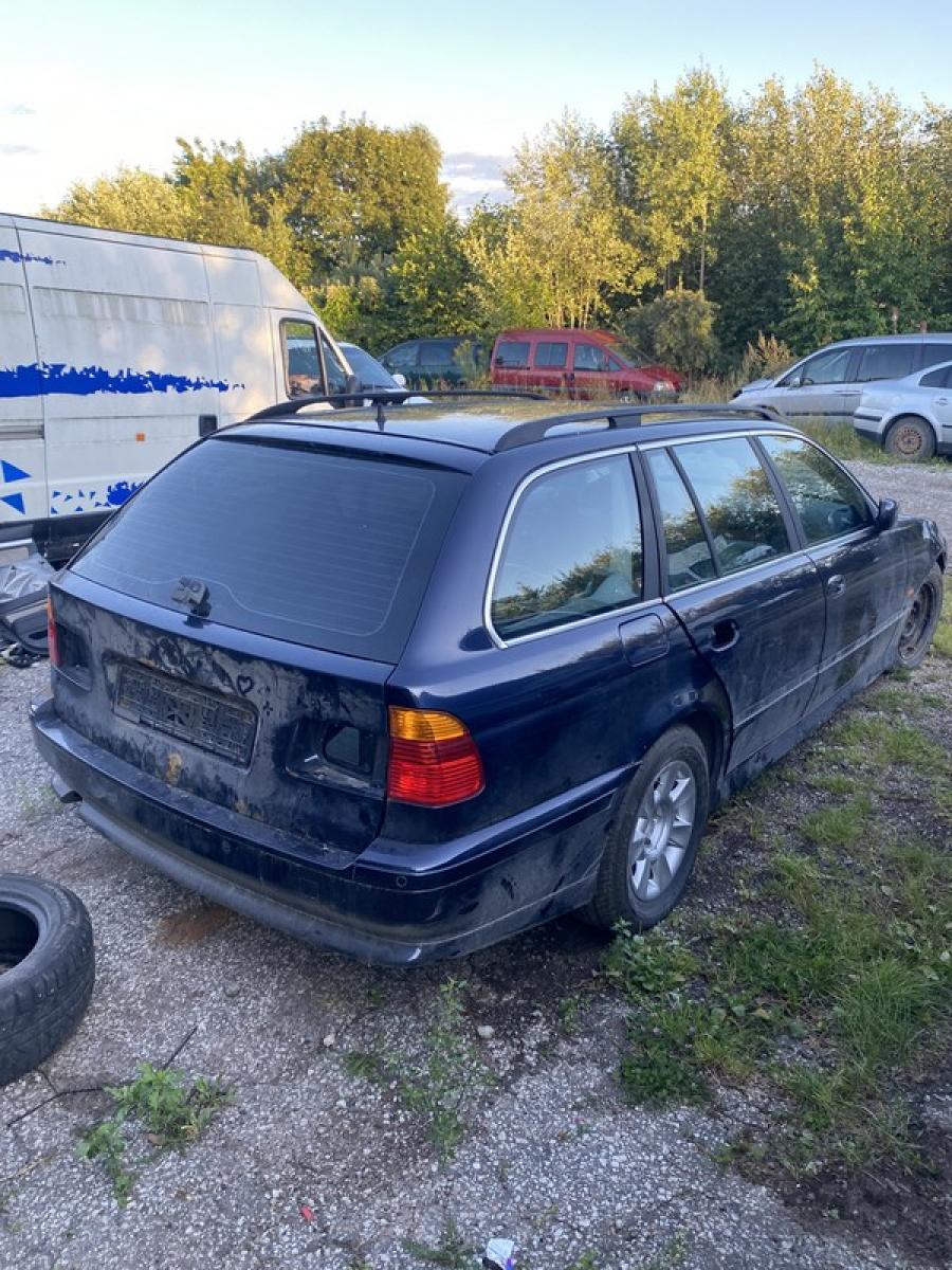 Blue BMW 525 2003 in Sillamae, with an engine capacity of 0.00 L and mileage of 205 thousand km for 1200 €, photo 11 on AUTOMOTO.COM.LV