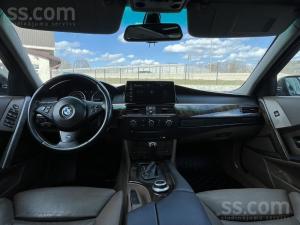 Zils BMW 525 2004 Rīga, ar dzinēja tilpumu 2.50 L un nobraukumu 0 tūkst. km par 3490 €, foto 10 vietnē AUTOMOTO.COM.LV