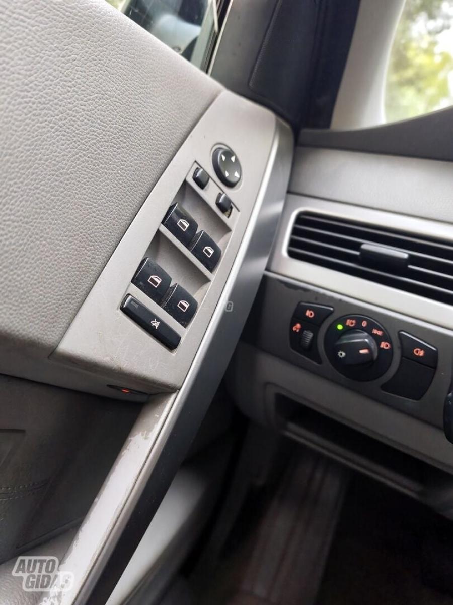 Zils BMW 525 2005 Viļņa, ar dzinēja tilpumu 2.50 L un nobraukumu 352 tūkst. km par 3000 €, foto 16 vietnē AUTOMOTO.COM.LV