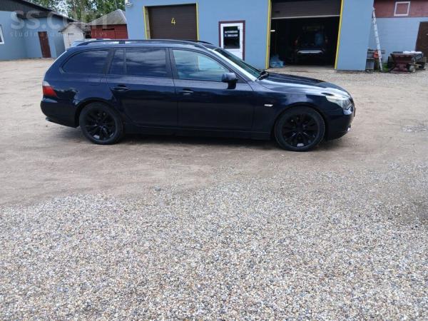 Zils BMW 525 2005 Rēzekne, ar dzinēja tilpumu 2.50 L un nobraukumu 303 tūkst. km par 1499 €, foto 1 vietnē AUTOMOTO.COM.LV