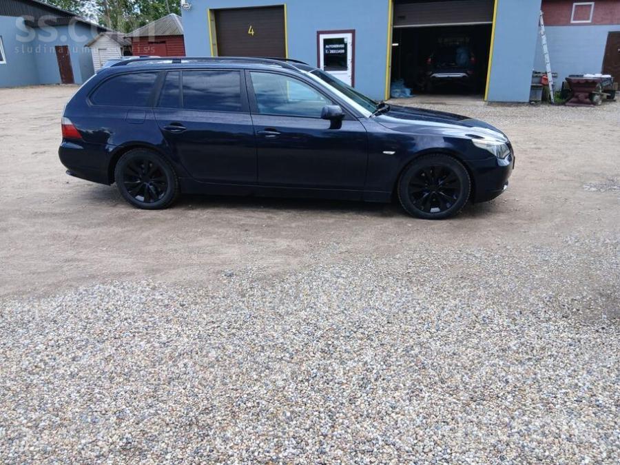Zils BMW 525 2005 Rēzekne, ar dzinēja tilpumu 2.50 L un nobraukumu 303 tūkst. km par 1499 €, foto 1 vietnē AUTOMOTO.COM.LV