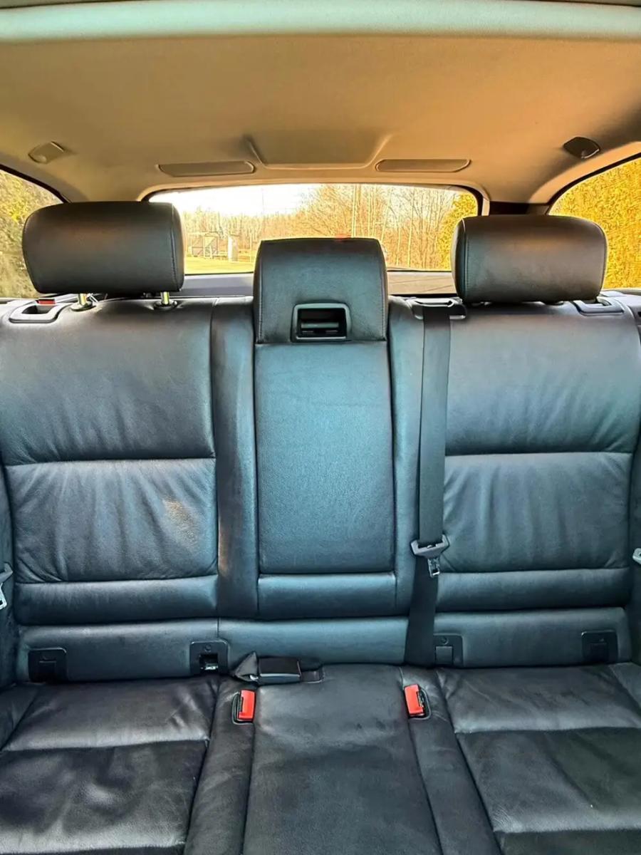 Blue BMW 525 2005 in Riga, with an engine capacity of 3.00 L and mileage of 425 thousand km for 3700 €, photo 11 on AUTOMOTO.COM.LV