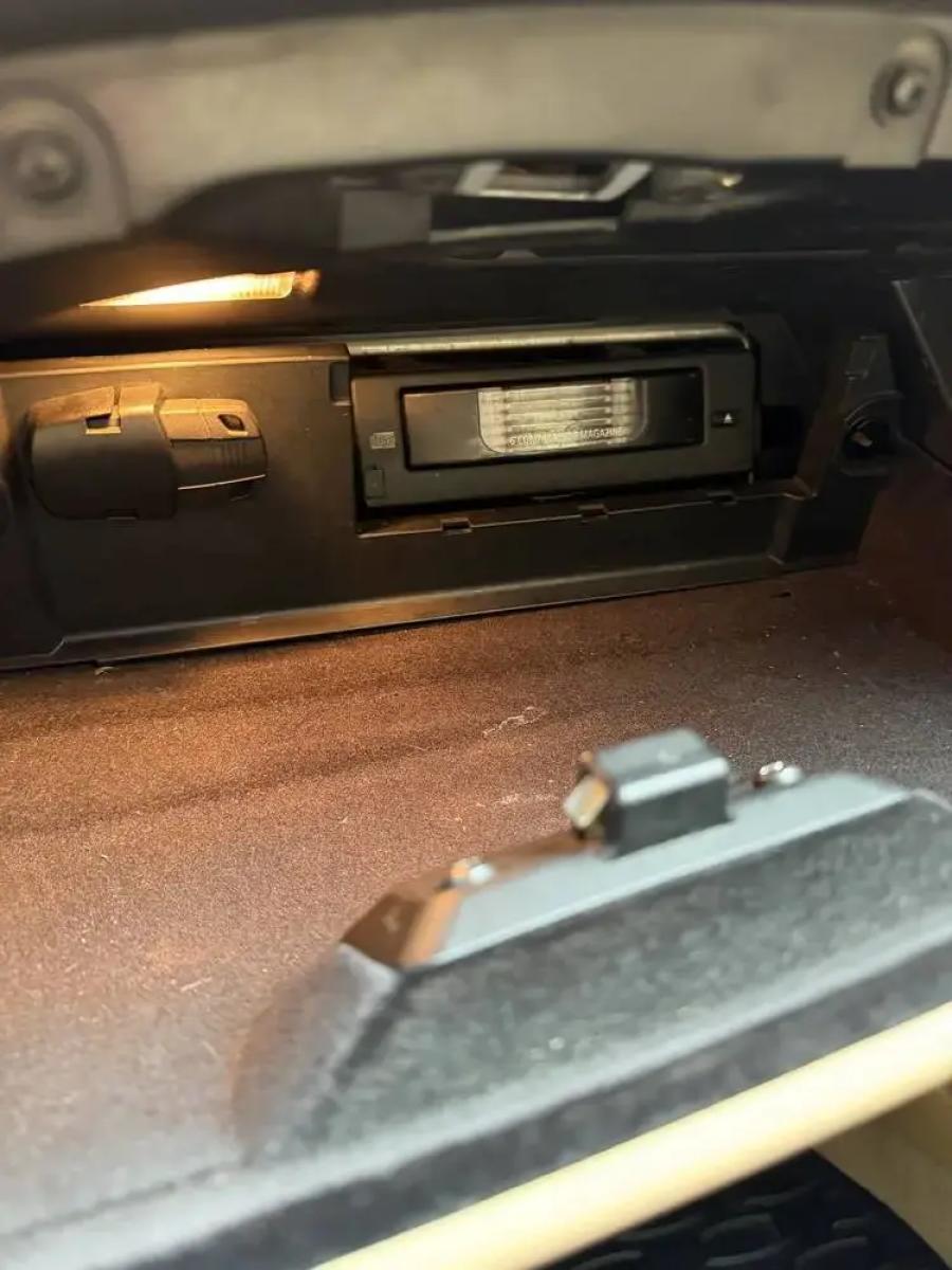 Zils BMW 525 2005 Ventspils, ar dzinēja tilpumu 2.50 L un nobraukumu 442 tūkst. km par 2800 €, foto 24 vietnē AUTOMOTO.COM.LV