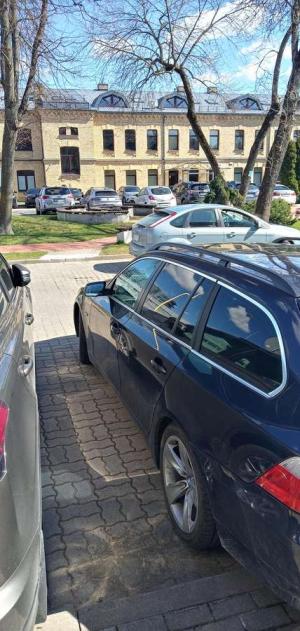 Blue BMW 525 2005 in Vilnius, with an engine capacity of 2.50 L and mileage of 182 thousand km for 3300 €, photo  on AUTOMOTO.COM.LV