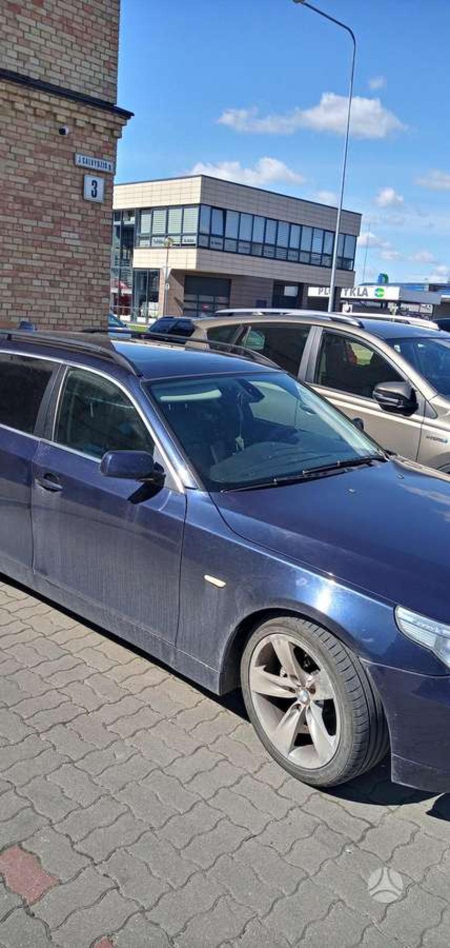 Blue BMW 525 2005 in Vilnius, with an engine capacity of 2.50 L and mileage of 182 thousand km for 3300 €, photo 3 on AUTOMOTO.COM.LV