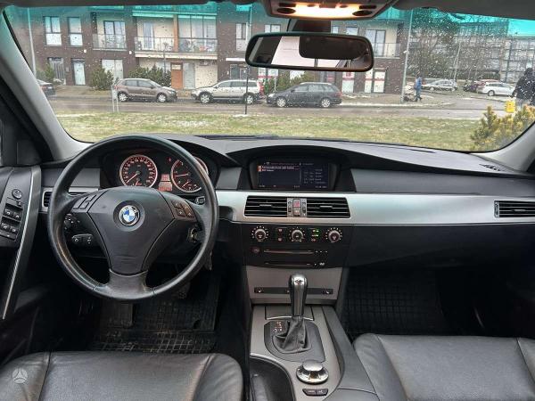 Zils BMW 525 2005 Viļņa, ar dzinēja tilpumu 2.50 L un nobraukumu 340 tūkst. km par 2600 €, foto 1 vietnē AUTOMOTO.COM.LV