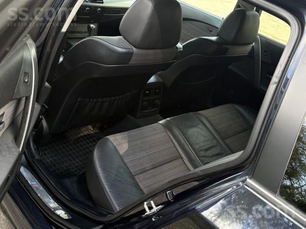 Zils BMW 525 2006 Rīga, ar dzinēja tilpumu 2.50 L un nobraukumu 314 tūkst. km par 4000 €, foto 5 vietnē AUTOMOTO.COM.LV