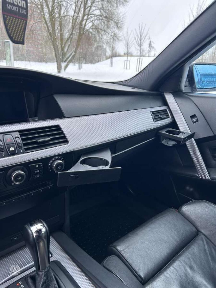 Zils BMW 525 2007 Panevēža, ar dzinēja tilpumu 2.50 L un nobraukumu 421 tūkst. km par 3800 €, foto 8 vietnē AUTOMOTO.COM.LV