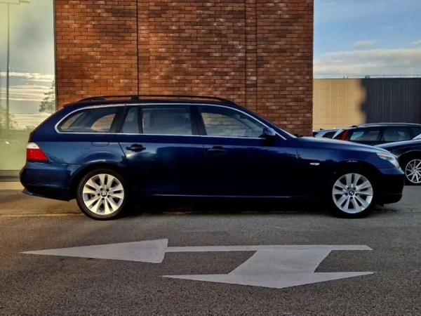 Zils BMW 525 2007 Rīga, ar dzinēja tilpumu 3.00 L un nobraukumu 0 tūkst. km par 6590 €, foto 4 vietnē AUTOMOTO.COM.LV