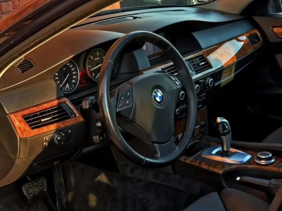 Blue BMW 525 2007 in Riga, with an engine capacity of 3.00 L and mileage of 0 thousand km for 6590 €, photo 10 on AUTOMOTO.COM.LV