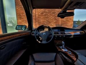 Blue BMW 525 2007 in Riga, with an engine capacity of 3.00 L and mileage of 0 thousand km for 6590 €, photo 12 on AUTOMOTO.COM.LV