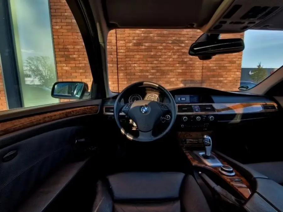 Blue BMW 525 2007 in Riga, with an engine capacity of 3.00 L and mileage of 0 thousand km for 6590 €, photo 12 on AUTOMOTO.COM.LV