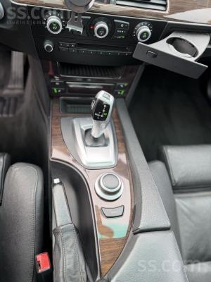 Blue BMW 525 2007 in Riga, with an engine capacity of 3.00 L and mileage of 0 thousand km for 4999 €, photo 13 on AUTOMOTO.COM.LV