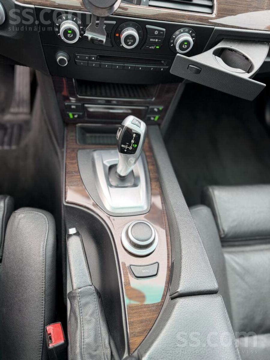 Blue BMW 525 2007 in Riga, with an engine capacity of 3.00 L and mileage of 0 thousand km for 4999 €, photo 13 on AUTOMOTO.COM.LV