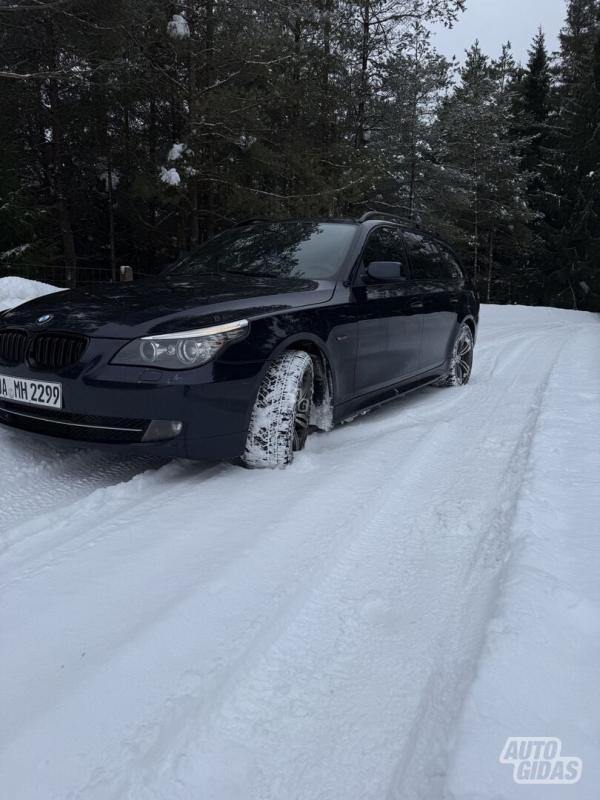 Blue BMW 525 2008 in Plunge, with an engine capacity of 3.00 L and mileage of 379 thousand km for 4450 €, photo 2 on AUTOMOTO.COM.LV
