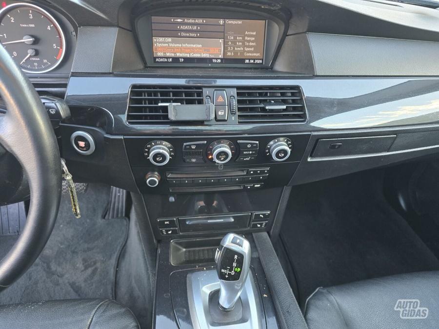 Zils BMW 525 2008 Alīta, ar dzinēja tilpumu 2.50 L un nobraukumu 430 tūkst. km par 3850 €, foto 13 vietnē AUTOMOTO.COM.LV