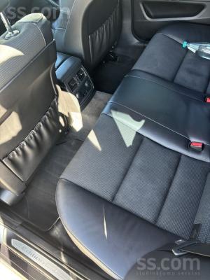Blue BMW 525 2008 in Tukums, with an engine capacity of 3.00 L and mileage of 408 thousand km for 4235 €, photo 12 on AUTOMOTO.COM.LV