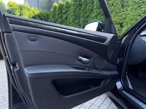 Zils BMW 525 2009 Viļņa, ar dzinēja tilpumu 2.99 L un nobraukumu 393 tūkst. km par 7500 €, foto 17 vietnē AUTOMOTO.COM.LV