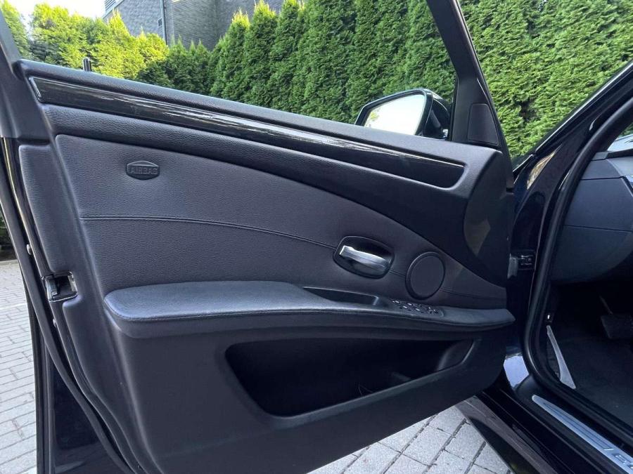 Zils BMW 525 2009 Viļņa, ar dzinēja tilpumu 2.99 L un nobraukumu 393 tūkst. km par 7500 €, foto 17 vietnē AUTOMOTO.COM.LV