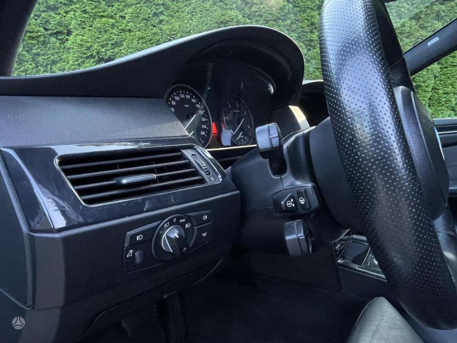 Zils BMW 525 2009 Viļņa, ar dzinēja tilpumu 2.99 L un nobraukumu 393 tūkst. km par 7500 €, foto 18 vietnē AUTOMOTO.COM.LV