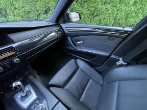 Zils BMW 525 2009 Viļņa, ar dzinēja tilpumu 2.99 L un nobraukumu 393 tūkst. km par 7500 €, foto 27 vietnē AUTOMOTO.COM.LV