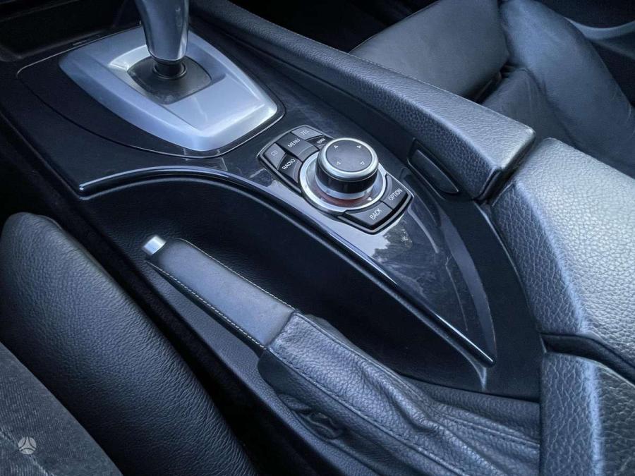 Zils BMW 525 2009 Viļņa, ar dzinēja tilpumu 2.99 L un nobraukumu 393 tūkst. km par 7500 €, foto 28 vietnē AUTOMOTO.COM.LV