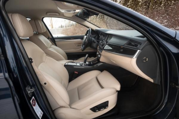 Blue BMW 525 2010 in Riga, with an engine capacity of 3.00 L and mileage of 299 thousand km for 8800 €, photo 7 on AUTOMOTO.COM.LV