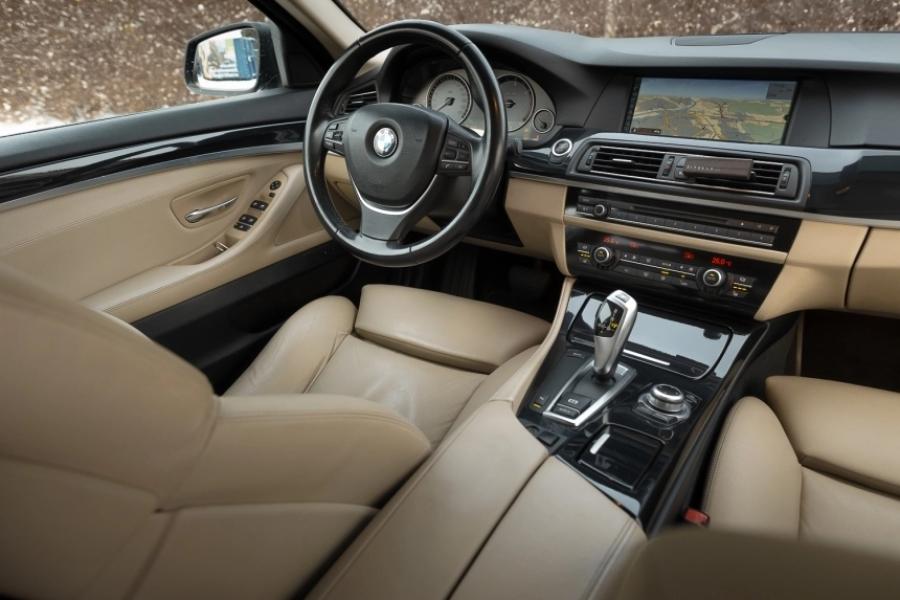Zils BMW 525 2010 Rīga, ar dzinēja tilpumu 3.00 L un nobraukumu 299 tūkst. km par 8800 €, foto 11 vietnē AUTOMOTO.COM.LV