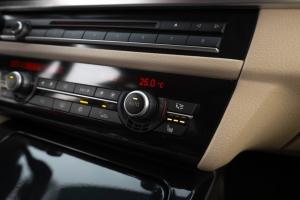 Zils BMW 525 2010 Rīga, ar dzinēja tilpumu 3.00 L un nobraukumu 299 tūkst. km par 8800 €, foto 14 vietnē AUTOMOTO.COM.LV