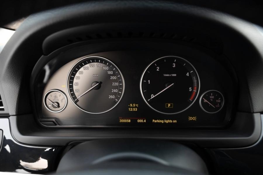 Zils BMW 525 2010 Rīga, ar dzinēja tilpumu 3.00 L un nobraukumu 299 tūkst. km par 8800 €, foto 18 vietnē AUTOMOTO.COM.LV