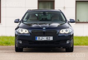 Blue BMW 525 2010 in Jelgava, with an engine capacity of 3.00 L and mileage of 325 thousand km for 7200 €, photo 4 on AUTOMOTO.COM.LV